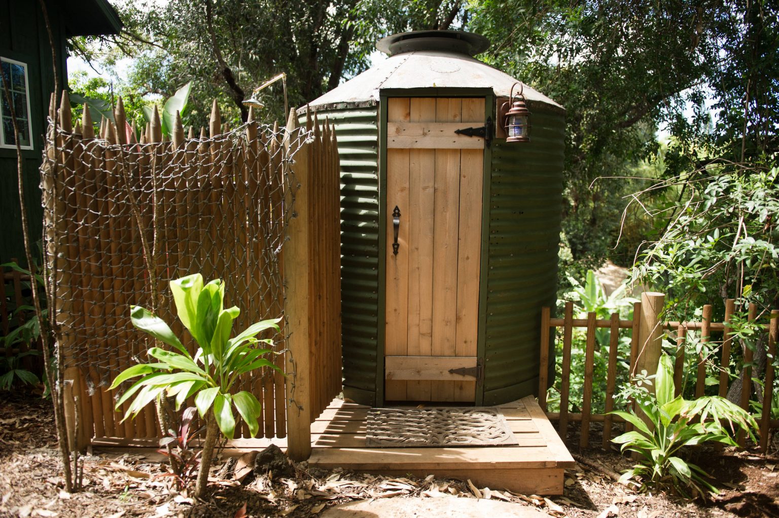 7 Best Design Ideas and Practices for Outhouse Designs | Foyr