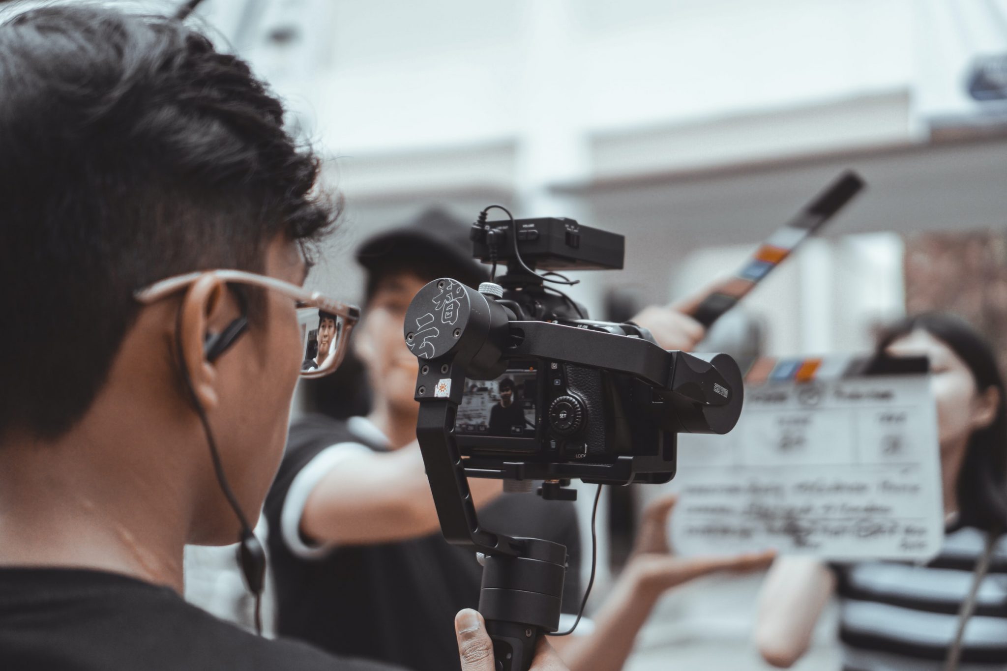 A Complete Guide To Video Marketing for Interior Designers | Foyr
