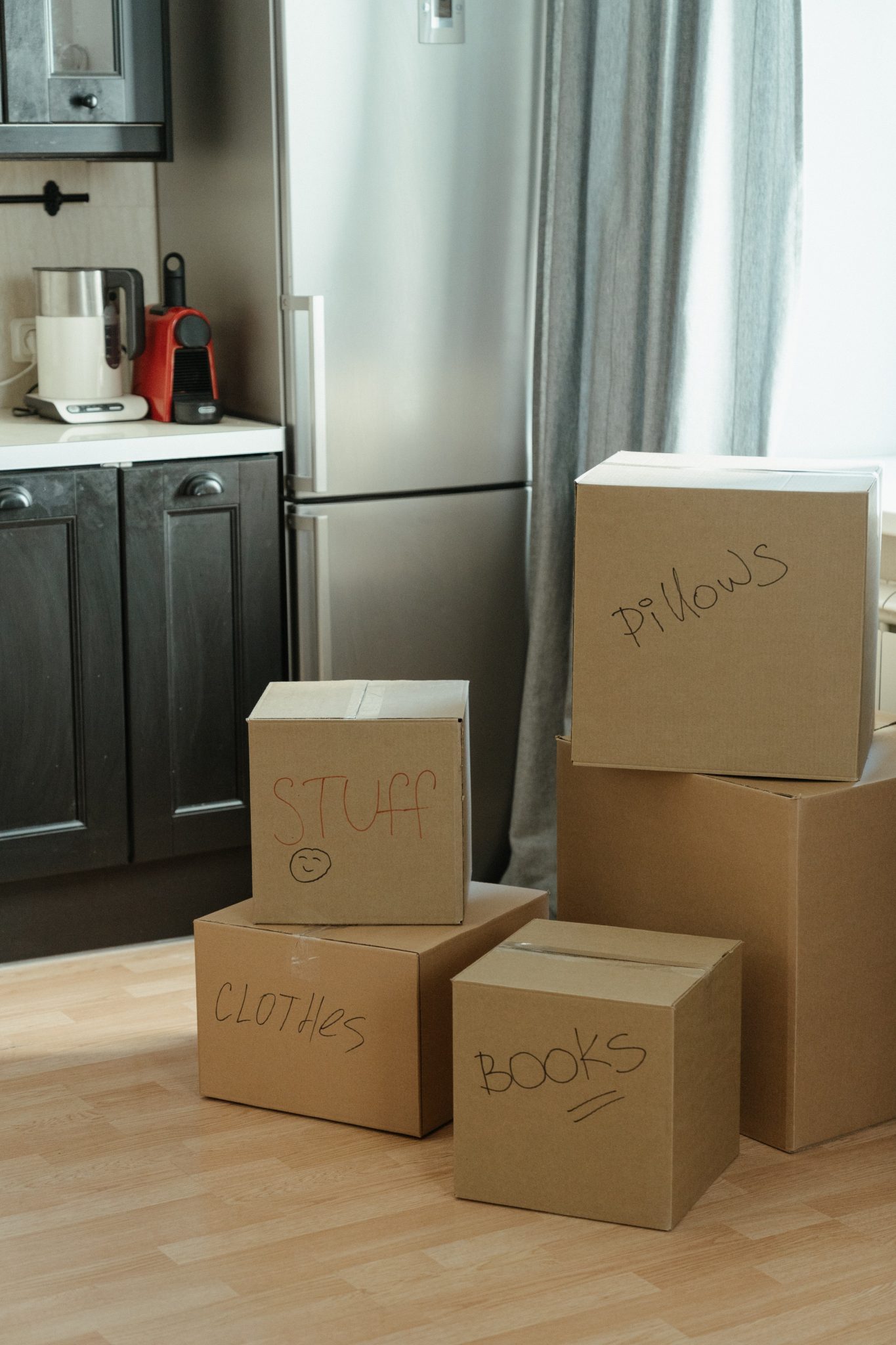 How To Declutter Your Home: 20 Best Home Decluttering Tips - Foyr