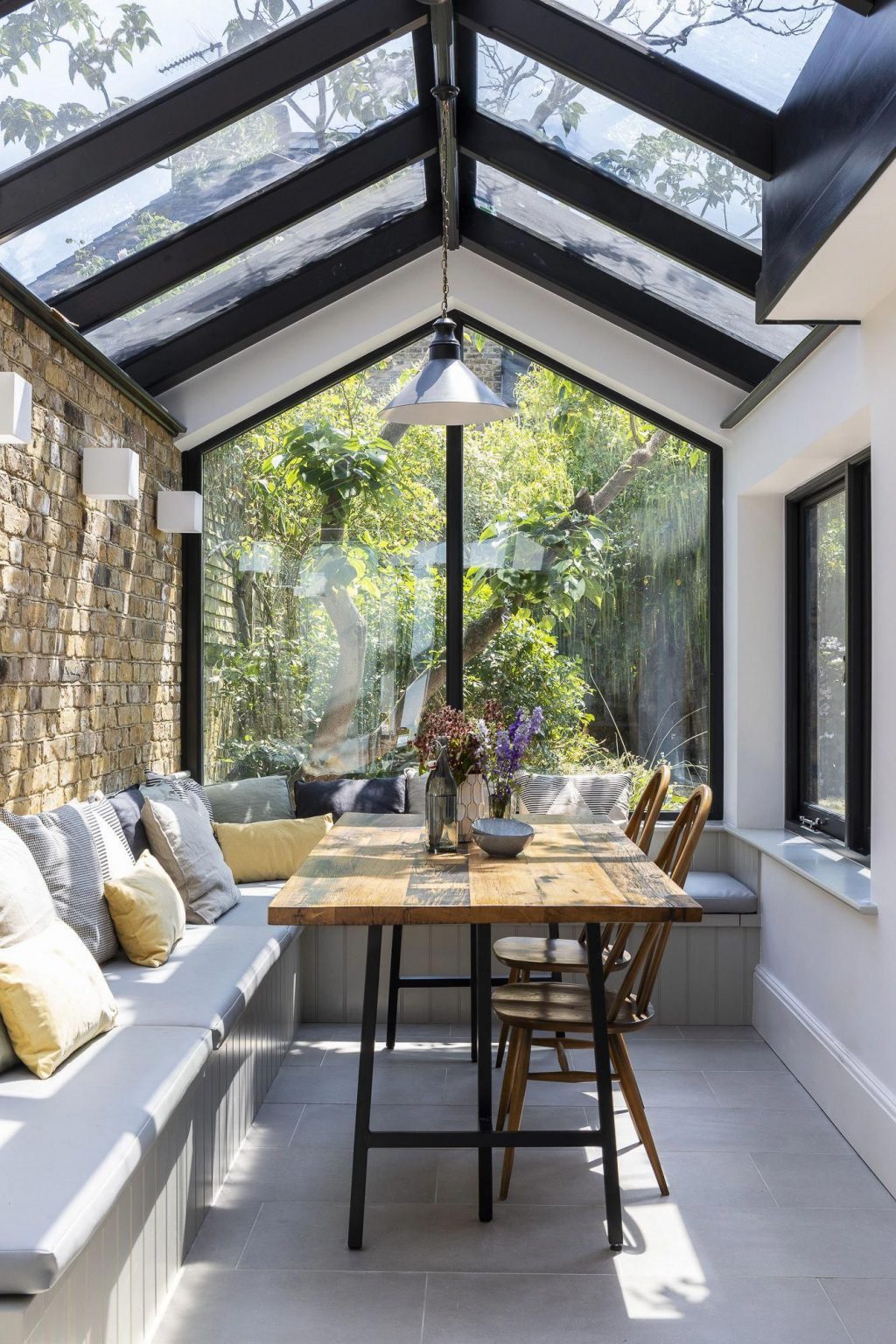 25 Amazing Sunroom Decorating Ideas for Brighten Your Space - Foyr