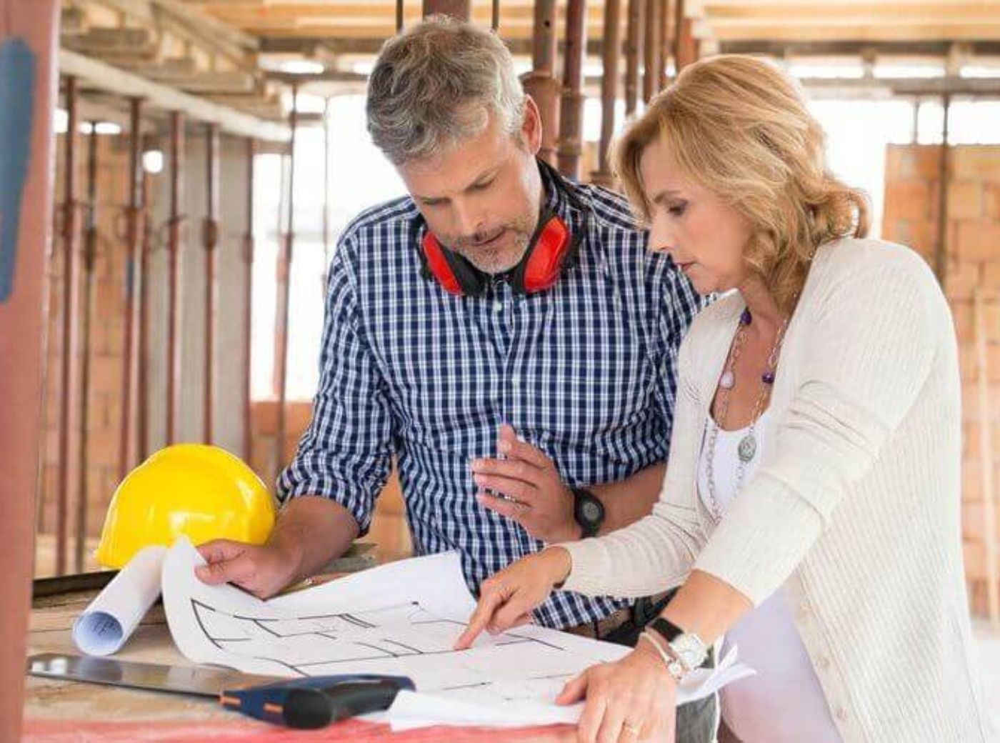 How Interior Designers Work with Contractors & Builders